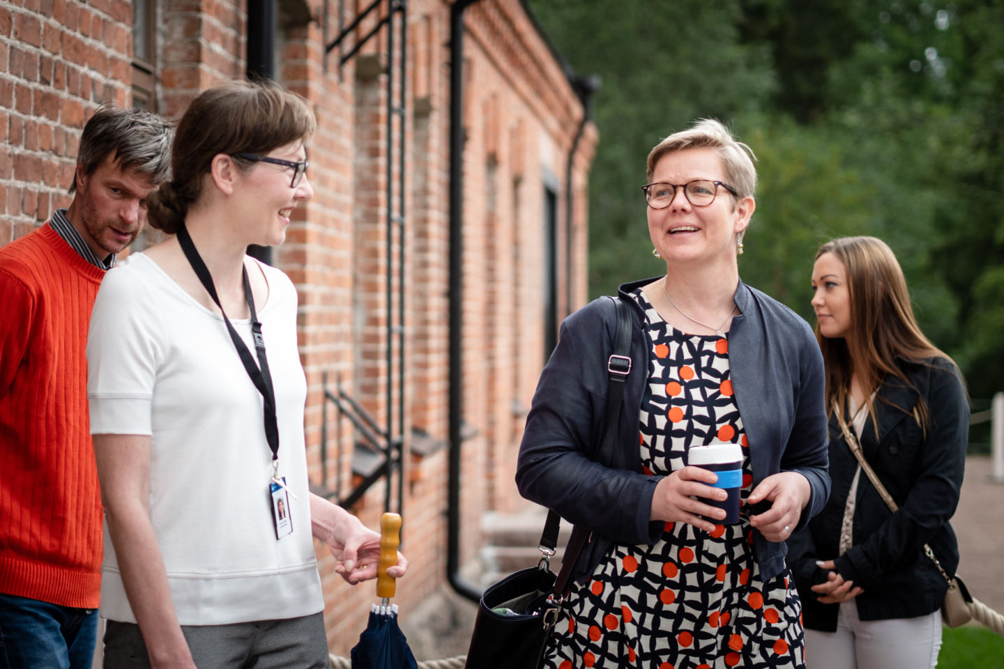 Ympäristö- ja ilmastoministeri Krista Mikkonen vieraili Asuntomessuilla ...